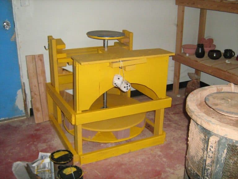 DIY Pottery Wheel for your next project - JustCraftingAround